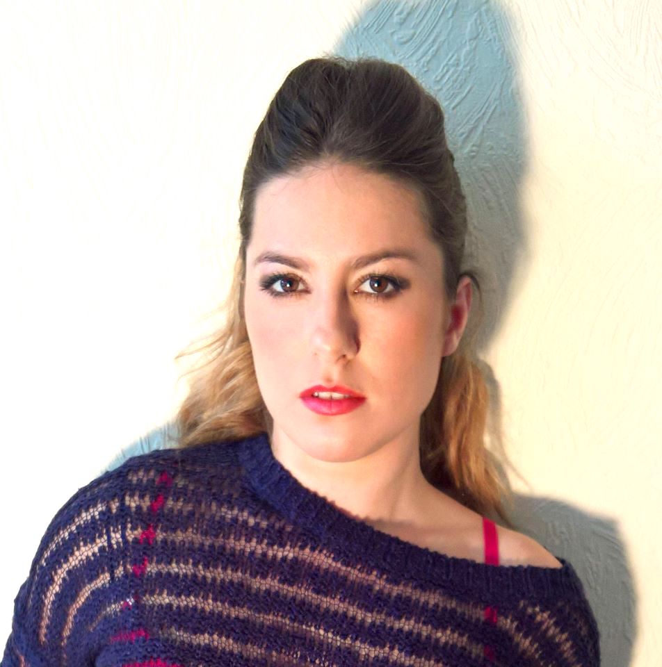 Lara | Solo Singer With Tracks Buckinghamshire | Alive Network