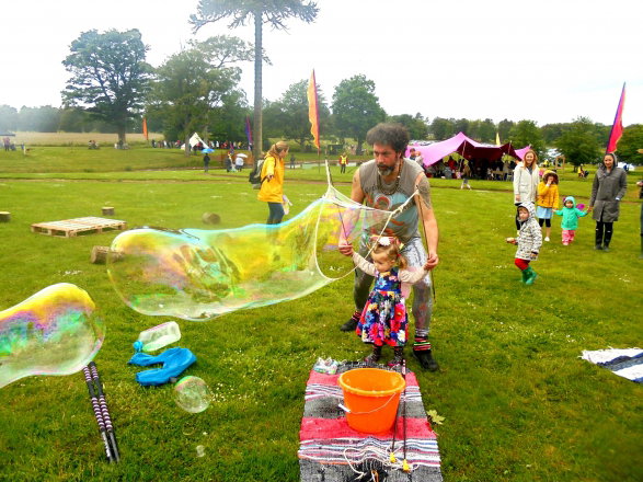 Luna Bubbles | Childrens Entertainer Newcastle upon Tyne | Alive Network