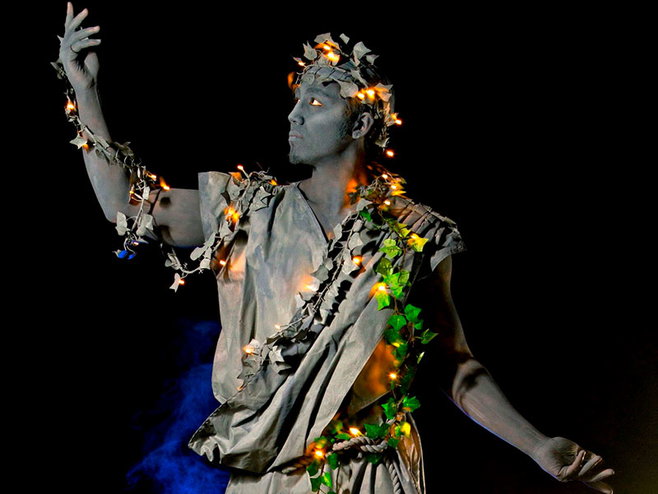 Living Statues and Tables | Living Statue Leicestershire | Alive Network