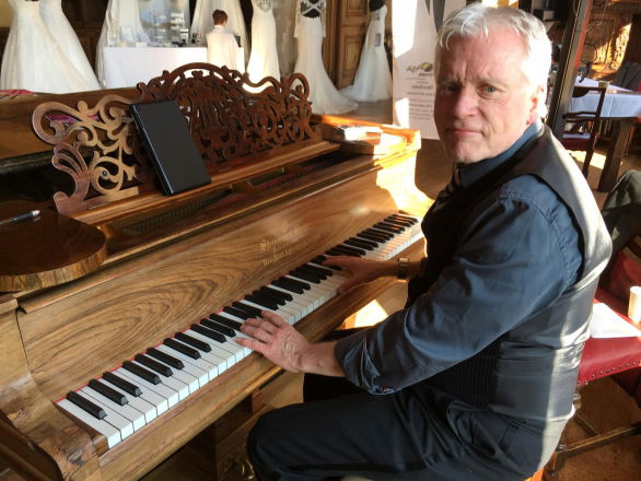 Joe Dunster | Pianist Wiltshire | Alive Network