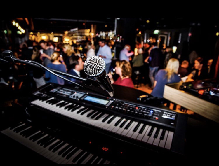 Showtime Piano Show | Duelling Pianos Duo London | Alive Network