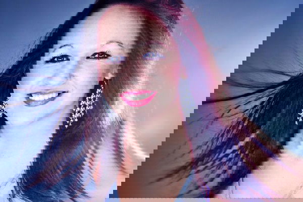 Holly J | Solo Singer Warwickshire | Alive Network