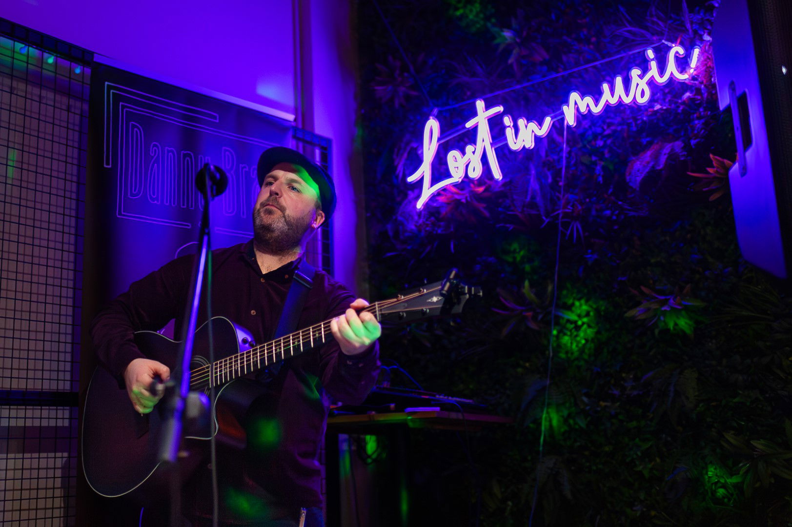 Jukebox Danny | Singer Guitarist Staffordshire | Alive Network