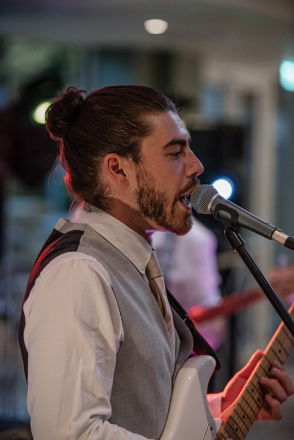 Tom Rollins | Singer Guitarist Leeds, West Yorkshire | Alive Network