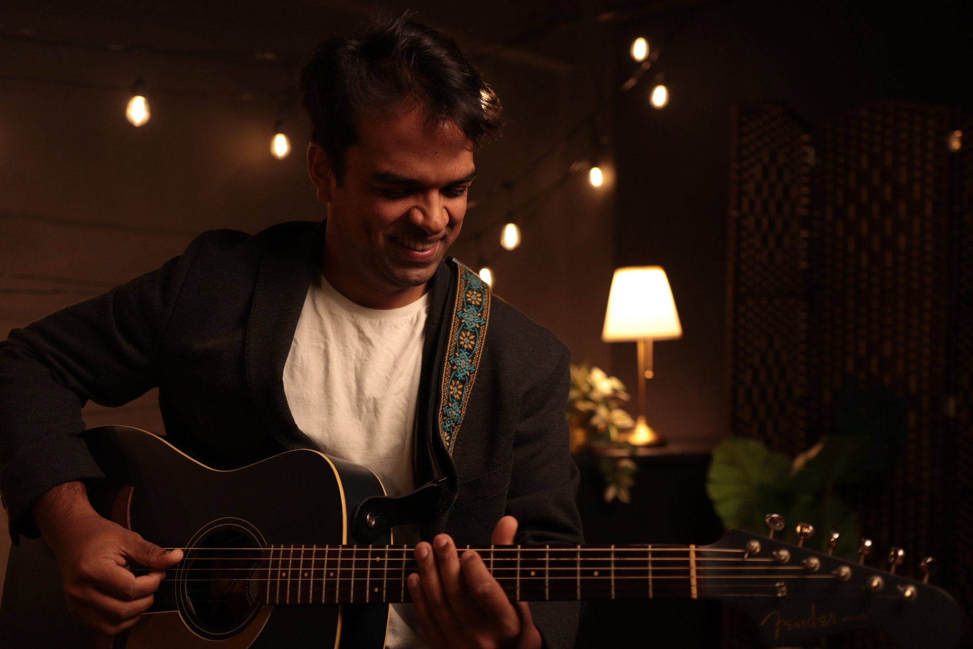 Jamie B | Singer Guitarist London | Alive Network