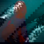 Kelly Barnes | Solo Singer Guitarist London | Alive Network