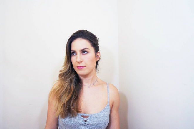 Lara | Solo Singer With Tracks Buckinghamshire | Alive Network