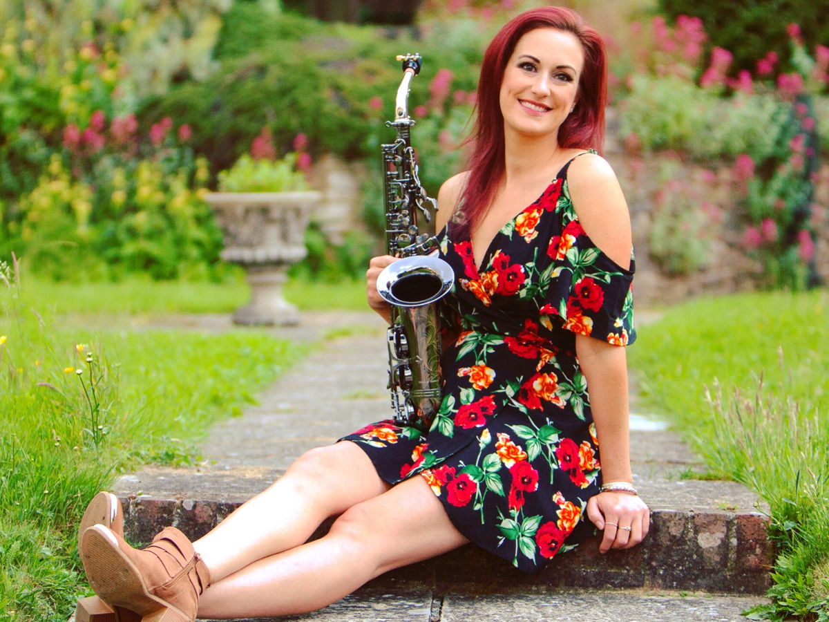 Lizzie B Sax | Saxophonist Berkshire | Alive Network