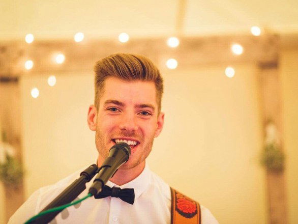 Matty H Acoustic | Singer Guitarist Nottinghamshire | Alive Network