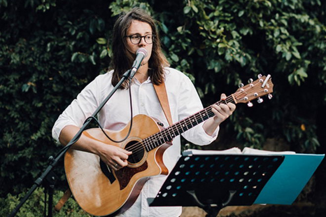 Oliver Archer | Singer Guitarist London | Alive Network