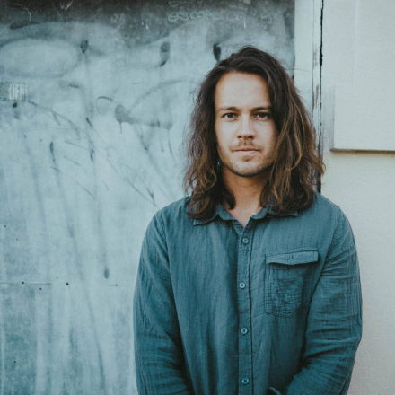 Oliver Archer | Singer Guitarist London | Alive Network