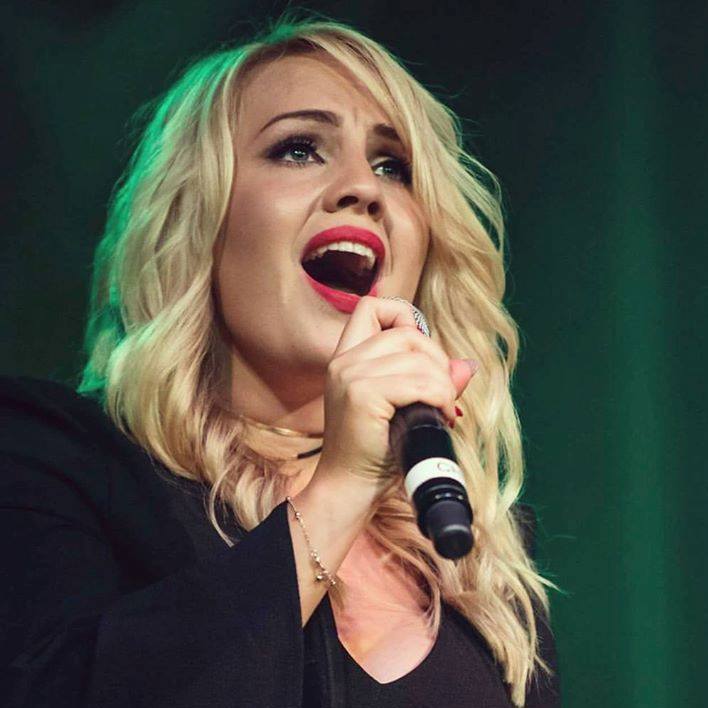 Dee | Solo Singer With Tracks Derbyshire | Alive Network