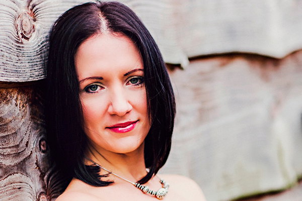 Shelly Sings | Solo Singer / Pianist Staffordshire | Alive Network