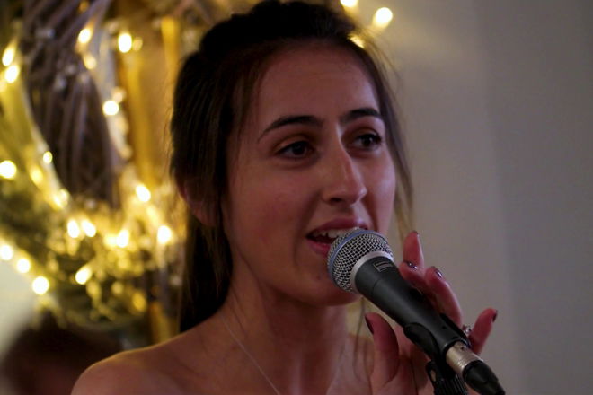 Stephanie | Solo Singer Leicestershire | Alive Network