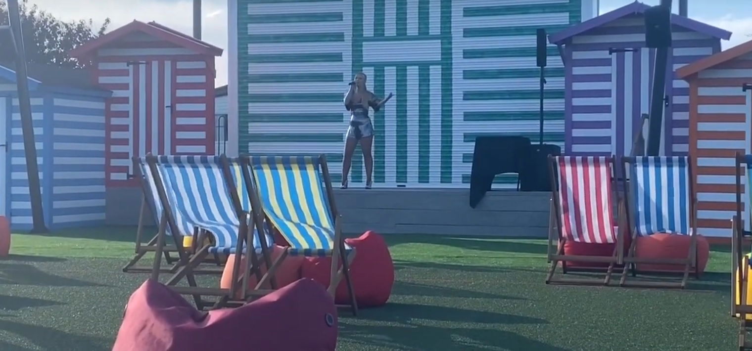 Xenna Live | Solo Singer With Tracks Lancashire | Alive Network