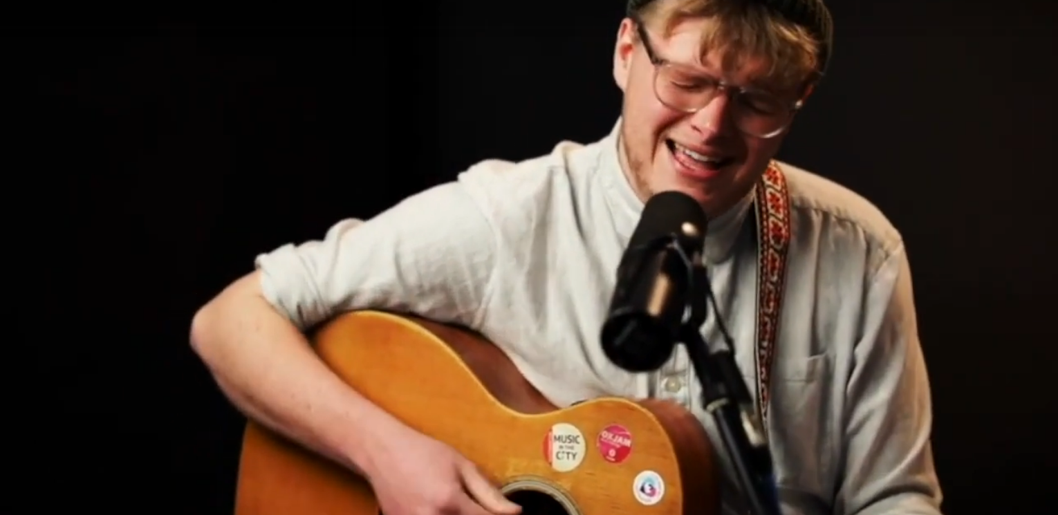 Acoustic Tom | Singer Guitarist Somerset | Alive Network