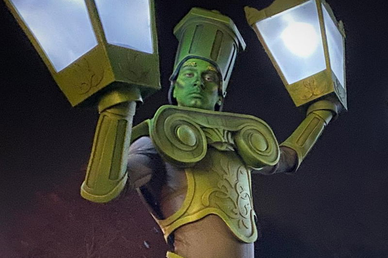 Alive Lamp Posts | Street Entertainers London | Alive Network