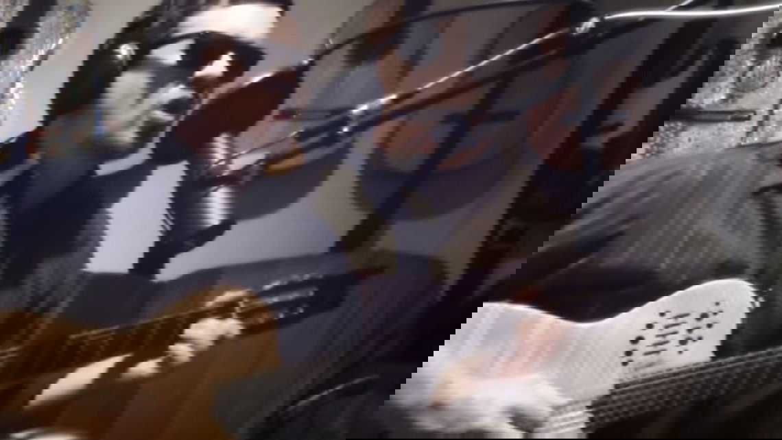 Huw Jones | Solo Singer/Guitarist London | Alive Network