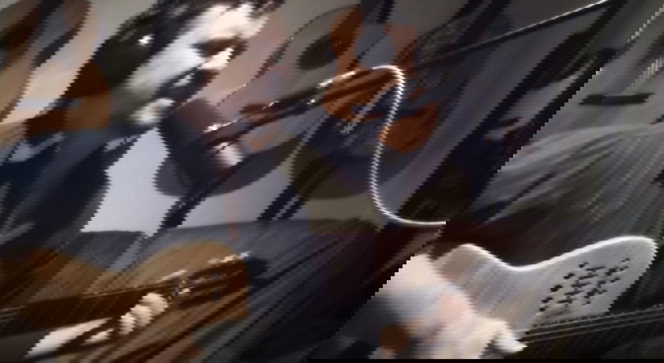 Huw Jones | Solo Singer/Guitarist London | Alive Network