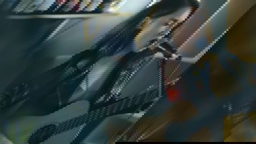 Isla | Solo Singer/ Guitarist London | Alive Network