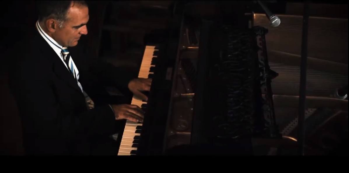 Johnny Fingers | Pianist Newquay, Cornwall | Alive Network