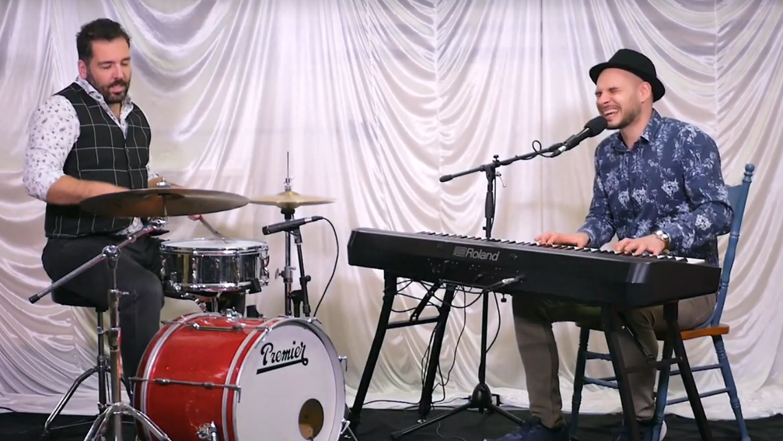 Jon Andrews | Singer/Pianist London | Alive Network