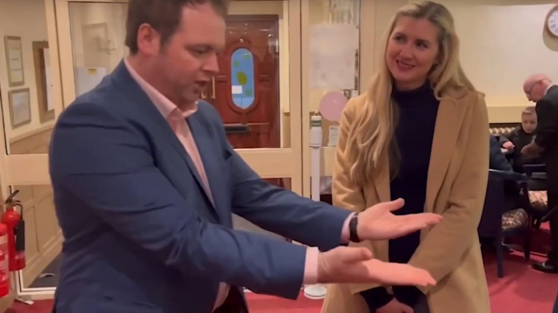 Magician Thomas | Close Up Magicians Staffordshire | Alive Network