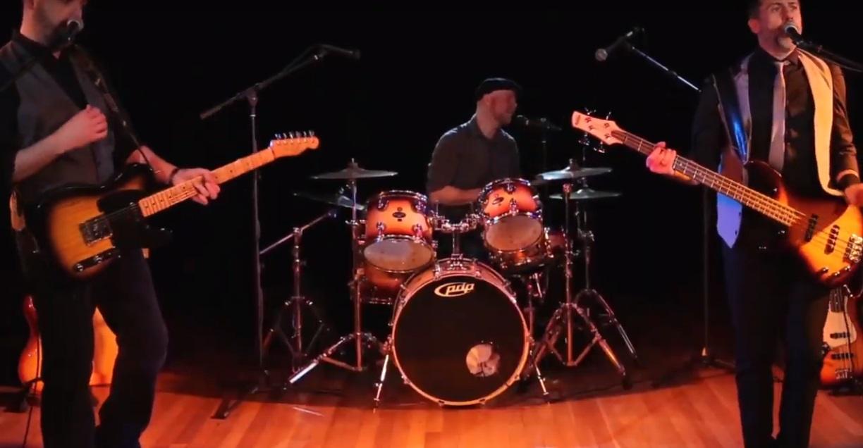 Out Of Control | Rock and Pop Function Band West Midlands | Alive Network