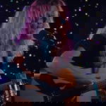 Kelly Barnes | Solo Singer Guitarist London | Alive Network