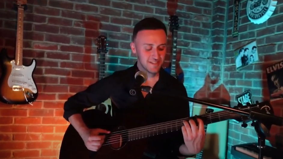 Samuel Nathan | Singer Guitarist Hertfordshire | Alive Network