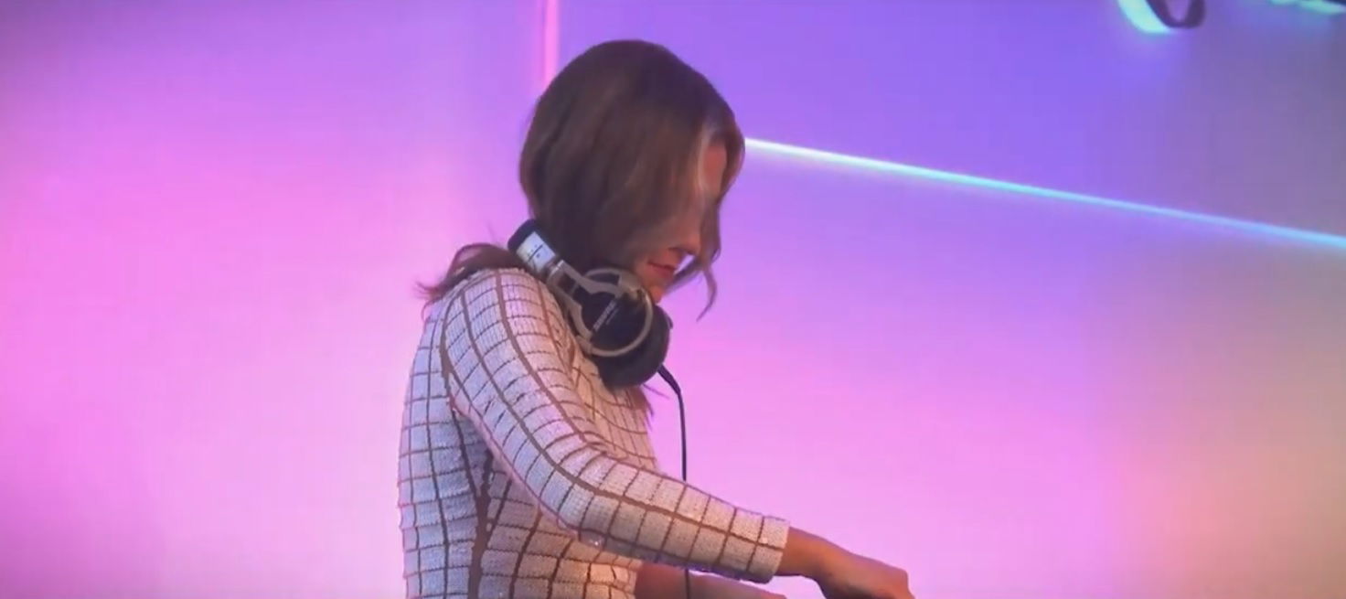 Singer DJ Jodie | Singer and DJ Torquay, Devon | Alive Network