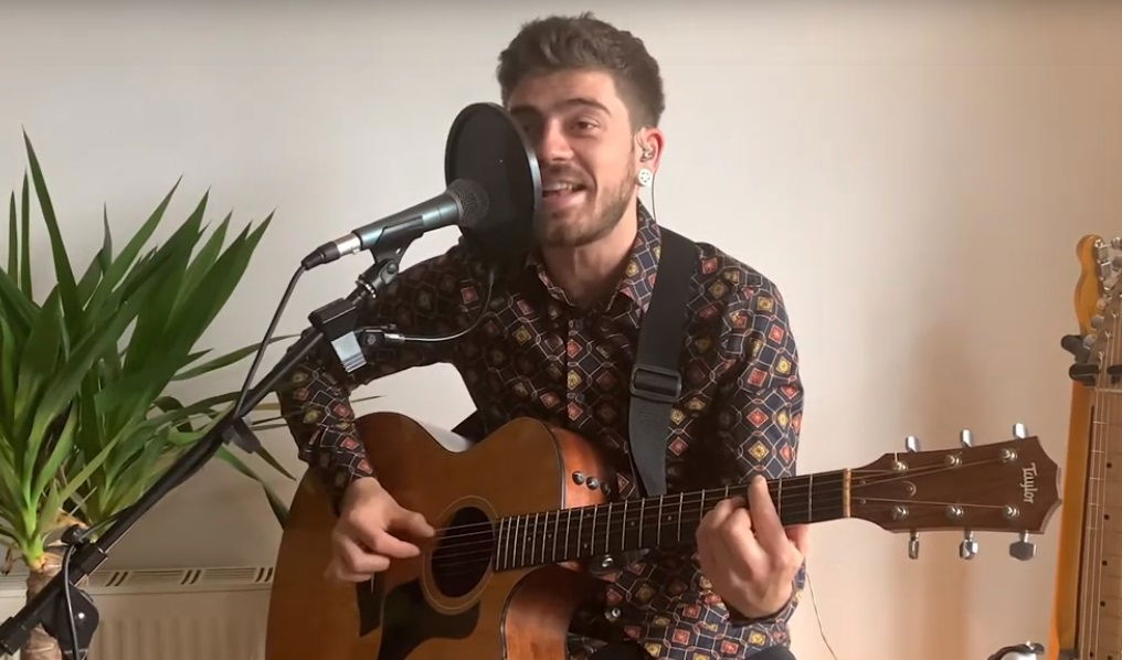 Tom Rollins | Singer Guitarist Leeds, West Yorkshire | Alive Network