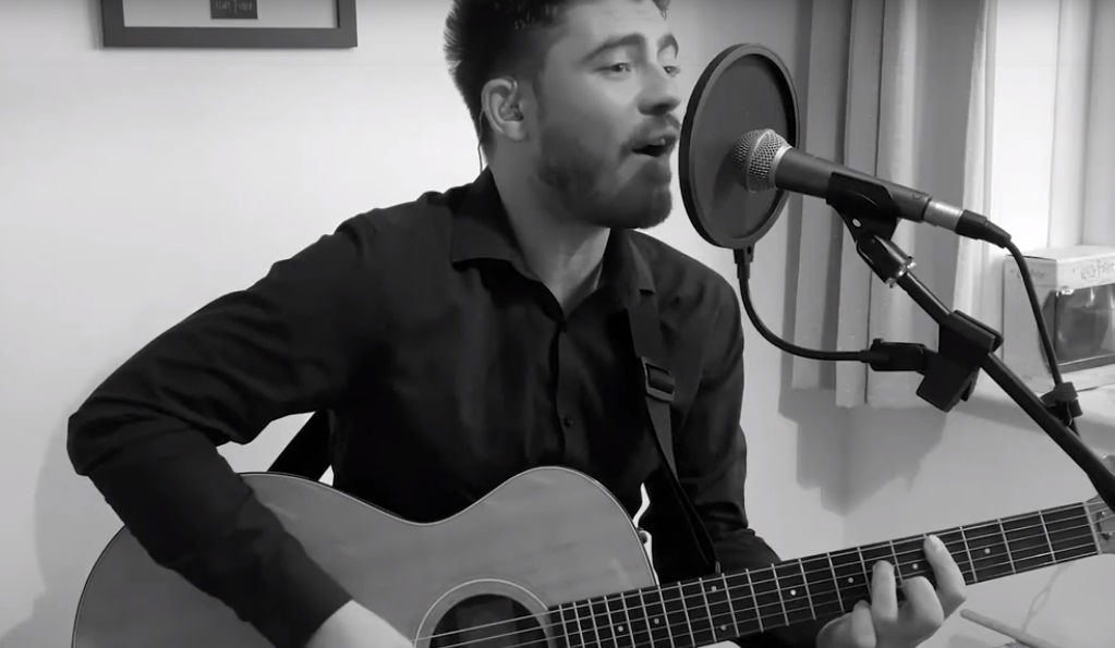 Tom Rollins | Singer Guitarist Leeds, West Yorkshire | Alive Network